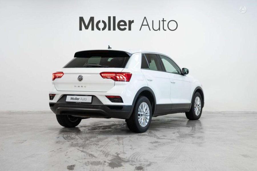 White Volkswagen T-Roc 2018 in Vilnius, with an engine capacity of 1.00 L and mileage of 113 thousand km for 13000 €, photo 3 on AUTOMOTO.COM.LV