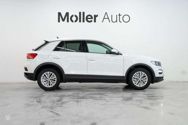 White Volkswagen T-Roc 2018 in Vilnius, with an engine capacity of 1.00 L and mileage of 113 thousand km for 13000 €, photo 4 on AUTOMOTO.COM.LV