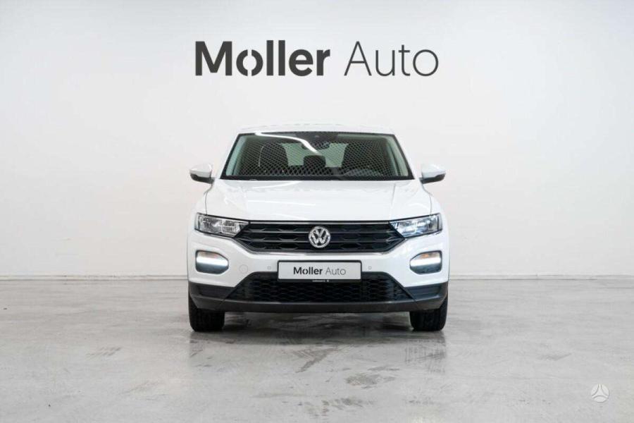 White Volkswagen T-Roc 2018 in Vilnius, with an engine capacity of 1.00 L and mileage of 113 thousand km for 13000 €, photo 5 on AUTOMOTO.COM.LV