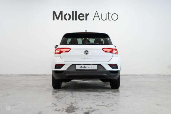 White Volkswagen T-Roc 2018 in Vilnius, with an engine capacity of 1.00 L and mileage of 113 thousand km for 13000 €, photo 6 on AUTOMOTO.COM.LV