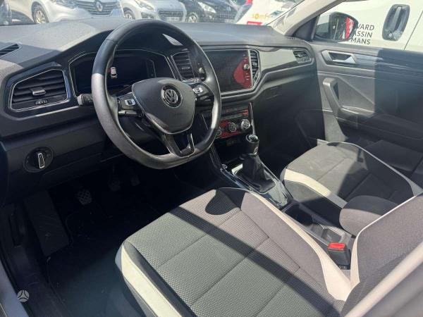 White Volkswagen T-Roc 2018 in Taurage, with an engine capacity of 1.60 L and mileage of 148 thousand km for 10500 €, photo 5 on AUTOMOTO.COM.LV