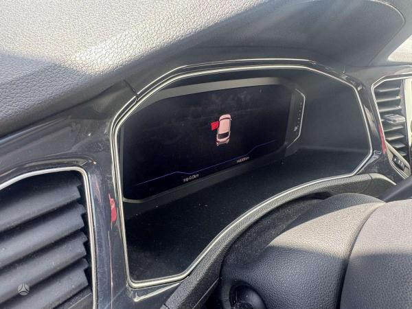White Volkswagen T-Roc 2018 in Taurage, with an engine capacity of 1.60 L and mileage of 148 thousand km for 10500 €, photo 7 on AUTOMOTO.COM.LV