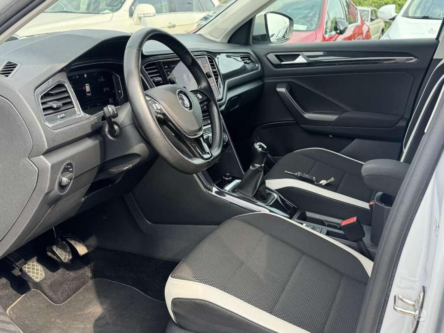 Balts Volkswagen T-Roc 2018 Tauragė, ar dzinēja tilpumu 1.60 L un nobraukumu 148 tūkst. km par 12999 €, foto 8 vietnē AUTOMOTO.COM.LV