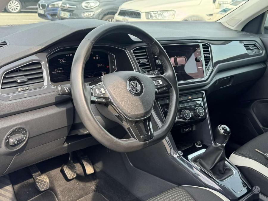 Balts Volkswagen T-Roc 2018 Tauragė, ar dzinēja tilpumu 1.60 L un nobraukumu 148 tūkst. km par 12999 €, foto 9 vietnē AUTOMOTO.COM.LV