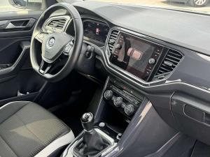 Balts Volkswagen T-Roc 2018 Tauragė, ar dzinēja tilpumu 1.60 L un nobraukumu 148 tūkst. km par 12999 €, foto 10 vietnē AUTOMOTO.COM.LV