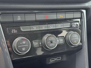 Balts Volkswagen T-Roc 2018 Tauragė, ar dzinēja tilpumu 1.60 L un nobraukumu 148 tūkst. km par 12999 €, foto 19 vietnē AUTOMOTO.COM.LV