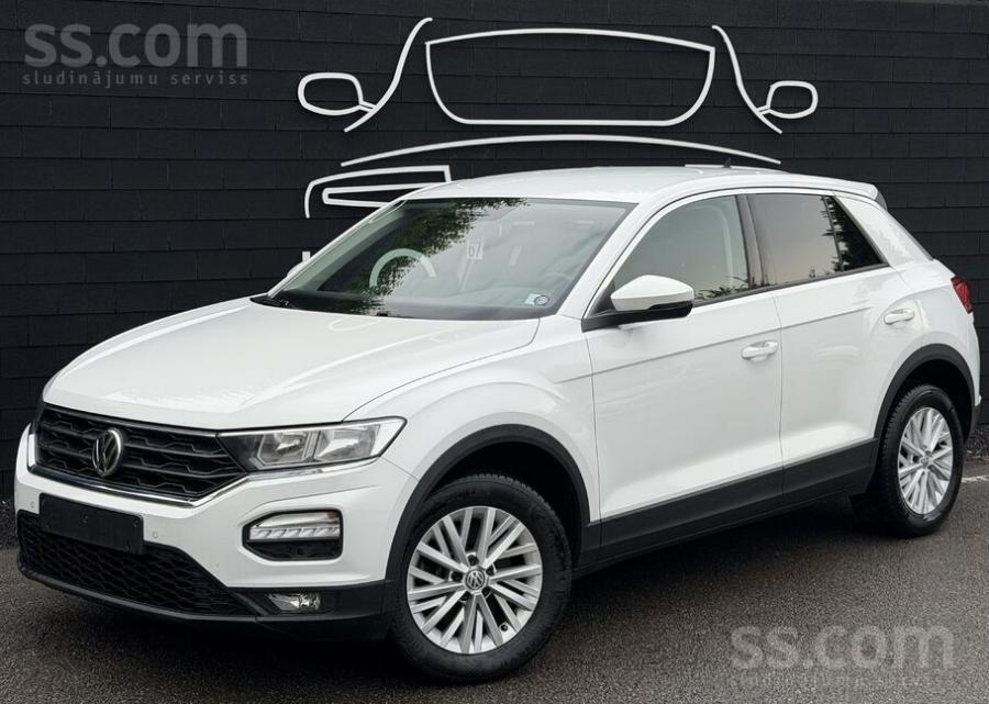 White Volkswagen T-Roc 2018 in Riga, with an engine capacity of 1.60 L and mileage of 179 thousand km for 14900 €, photo 1 on AUTOMOTO.COM.LV