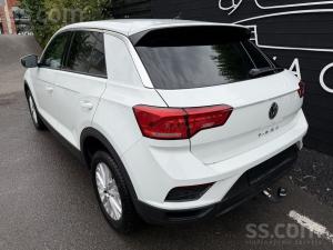 White Volkswagen T-Roc 2018 in Riga, with an engine capacity of 1.60 L and mileage of 179 thousand km for 14900 €, photo 4 on AUTOMOTO.COM.LV