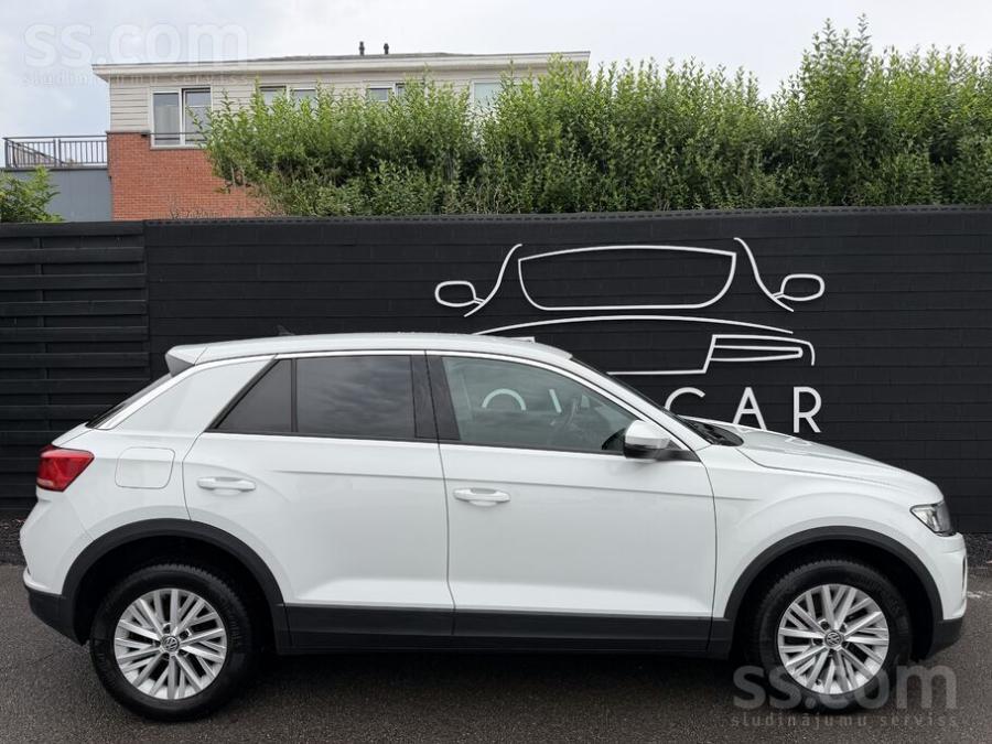 White Volkswagen T-Roc 2018 in Riga, with an engine capacity of 1.60 L and mileage of 179 thousand km for 14900 €, photo 6 on AUTOMOTO.COM.LV