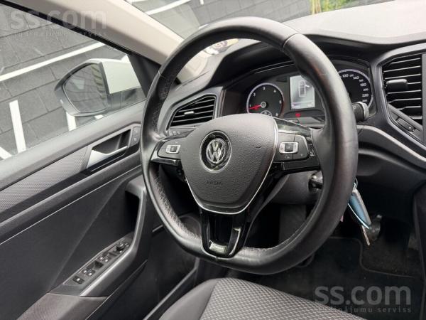 Balts Volkswagen T-Roc 2018 Rīga, ar dzinēja tilpumu 1.60 L un nobraukumu 179 tūkst. km par 14900 €, foto 8 vietnē AUTOMOTO.COM.LV