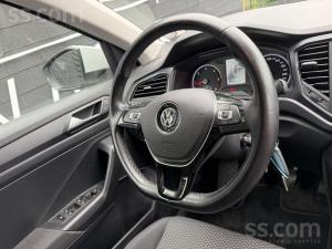 White Volkswagen T-Roc 2018 in Riga, with an engine capacity of 1.60 L and mileage of 179 thousand km for 14900 €, photo 8 on AUTOMOTO.COM.LV