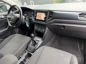 White Volkswagen T-Roc 2018 in Riga, with an engine capacity of 1.60 L and mileage of 179 thousand km for 14900 €, photo 10 on AUTOMOTO.COM.LV
