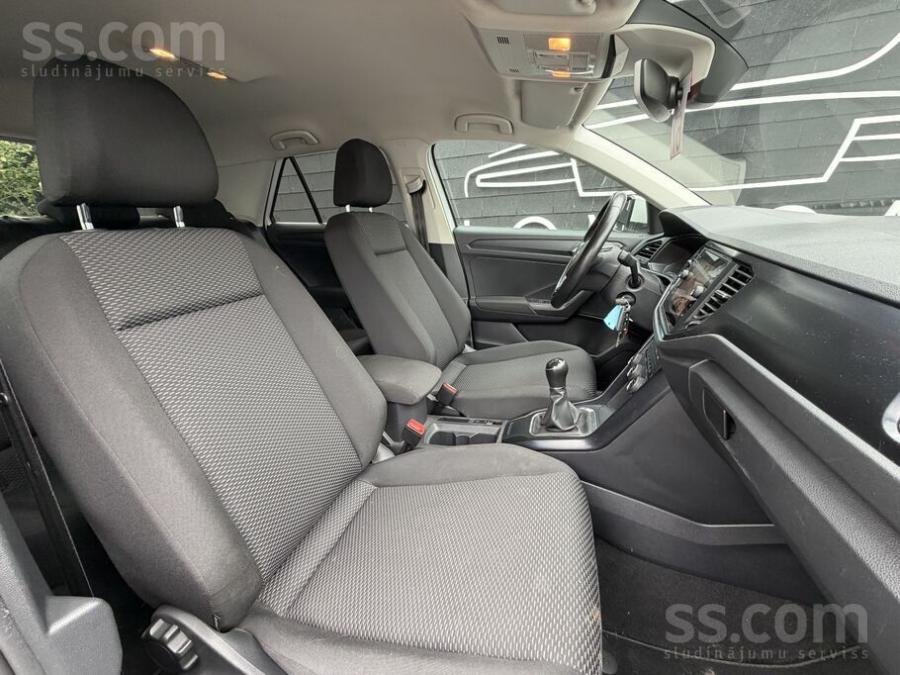 White Volkswagen T-Roc 2018 in Riga, with an engine capacity of 1.60 L and mileage of 179 thousand km for 14900 €, photo 11 on AUTOMOTO.COM.LV