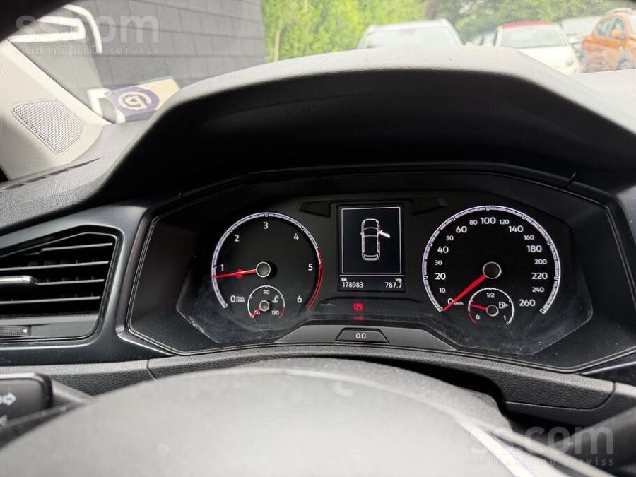 White Volkswagen T-Roc 2018 in Riga, with an engine capacity of 1.60 L and mileage of 179 thousand km for 14900 €, photo 12 on AUTOMOTO.COM.LV