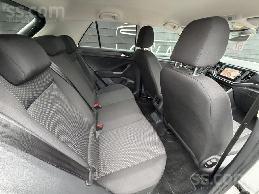 White Volkswagen T-Roc 2018 in Riga, with an engine capacity of 1.60 L and mileage of 179 thousand km for 14900 €, photo 14 on AUTOMOTO.COM.LV