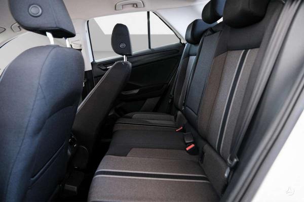 Volkswagen T-Roc 2018 Kauņa vietnē Balts Volkswagen T-Roc 2018 Kauņa, ar dzinēja tilpumu 2.00 L un nobraukumu 191 tūkst. km par 14390 €, foto 9 vietnē AUTOMOTO.COM.LV