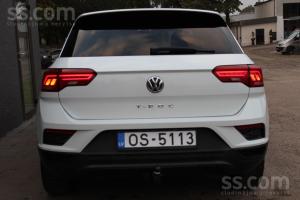 White Volkswagen T-Roc 2018 in Riga, with an engine capacity of 1.60 L and mileage of 179 thousand km for 13500 €, photo 6 on AUTOMOTO.COM.LV