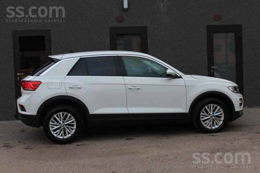 White Volkswagen T-Roc 2018 in Riga, with an engine capacity of 1.60 L and mileage of 179 thousand km for 13500 €, photo 8 on AUTOMOTO.COM.LV