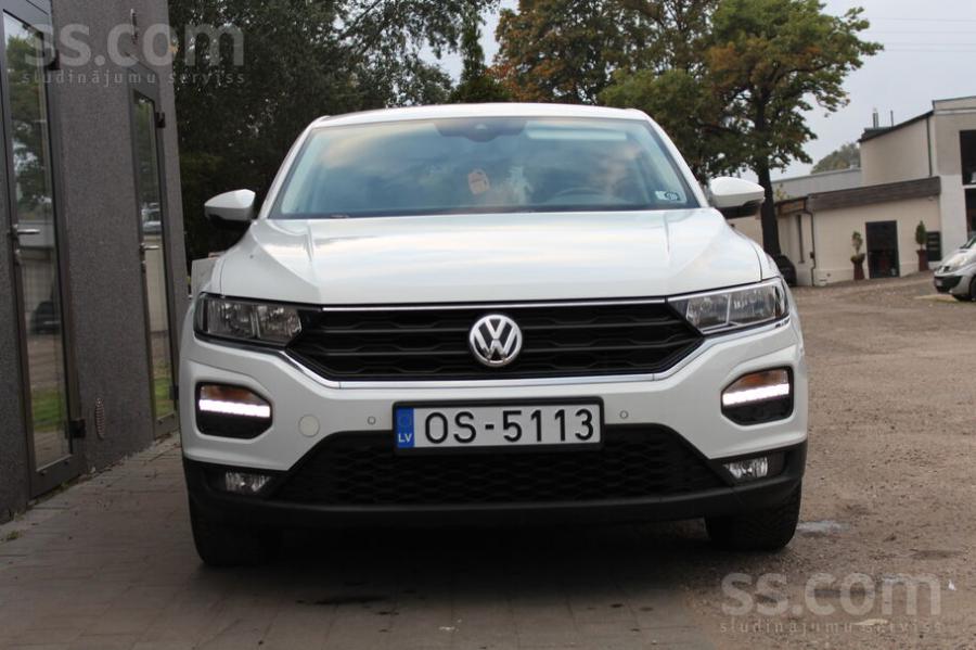 White Volkswagen T-Roc 2018 in Riga, with an engine capacity of 1.60 L and mileage of 179 thousand km for 13500 €, photo 10 on AUTOMOTO.COM.LV