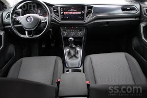 White Volkswagen T-Roc 2018 in Riga, with an engine capacity of 1.60 L and mileage of 179 thousand km for 13500 €, photo 13 on AUTOMOTO.COM.LV
