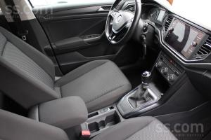 White Volkswagen T-Roc 2018 in Riga, with an engine capacity of 1.60 L and mileage of 179 thousand km for 13500 €, photo 14 on AUTOMOTO.COM.LV