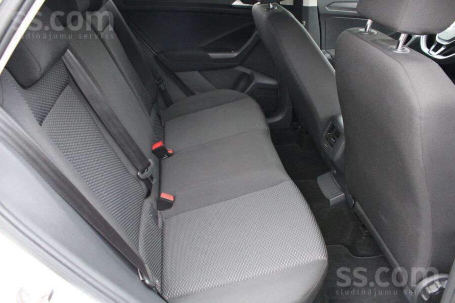 White Volkswagen T-Roc 2018 in Riga, with an engine capacity of 1.60 L and mileage of 179 thousand km for 13500 €, photo 16 on AUTOMOTO.COM.LV