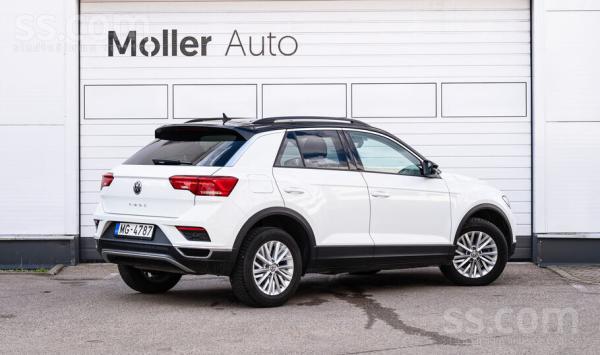 White Volkswagen T-Roc 2019 in Riga, with an engine capacity of 2.00 L and mileage of 41 thousand km for 20700 €, photo 4 on AUTOMOTO.COM.LV