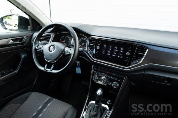 White Volkswagen T-Roc 2019 in Riga, with an engine capacity of 2.00 L and mileage of 41 thousand km for 20700 €, photo 10 on AUTOMOTO.COM.LV