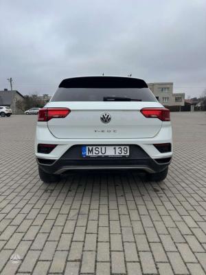 White Volkswagen T-Roc 2019 in Kaunas, with an engine capacity of 1.50 L and mileage of 257 thousand km for 15200 €, photo 3 on AUTOMOTO.COM.LV