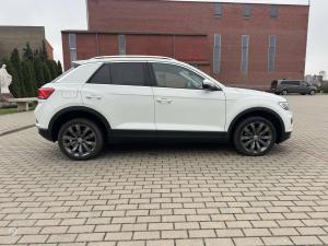 White Volkswagen T-Roc 2019 in Kaunas, with an engine capacity of 1.50 L and mileage of 257 thousand km for 15200 €, photo 5 on AUTOMOTO.COM.LV