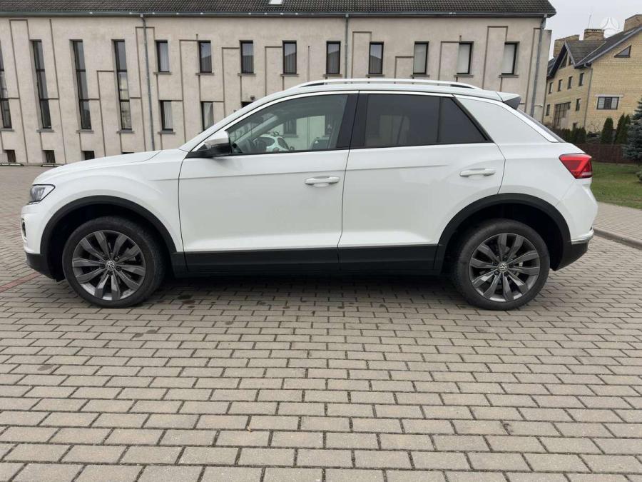White Volkswagen T-Roc 2019 in Kaunas, with an engine capacity of 1.50 L and mileage of 257 thousand km for 15200 €, photo 6 on AUTOMOTO.COM.LV