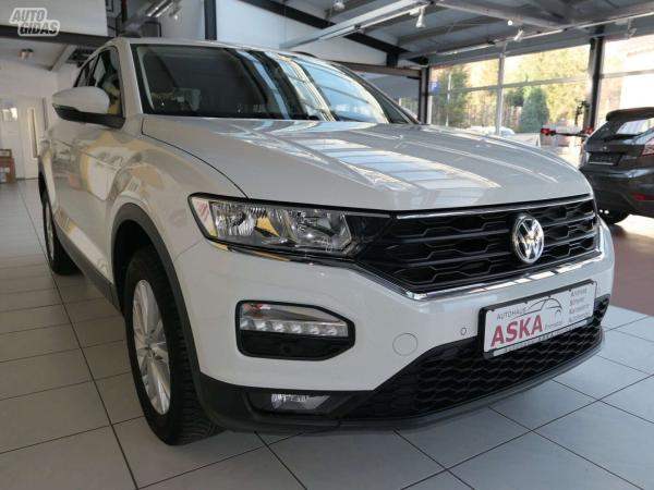 White Volkswagen T-Roc 2019 in Kaunas, with an engine capacity of 1.00 L and mileage of 34 thousand km for 22287 €, photo 2 on AUTOMOTO.COM.LV