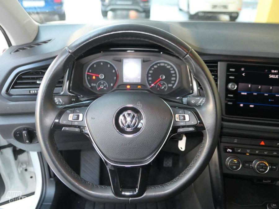 White Volkswagen T-Roc 2019 in Kaunas, with an engine capacity of 1.00 L and mileage of 34 thousand km for 22287 €, photo 11 on AUTOMOTO.COM.LV