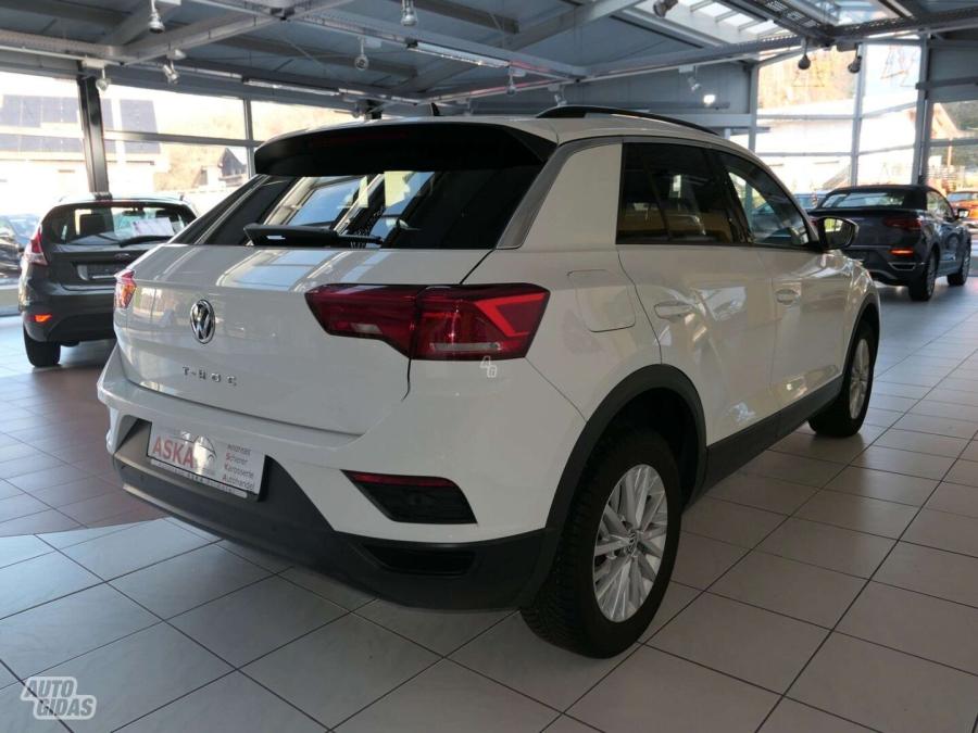 White Volkswagen T-Roc 2019 in Kaunas, with an engine capacity of 1.00 L and mileage of 34 thousand km for 22287 €, photo 21 on AUTOMOTO.COM.LV