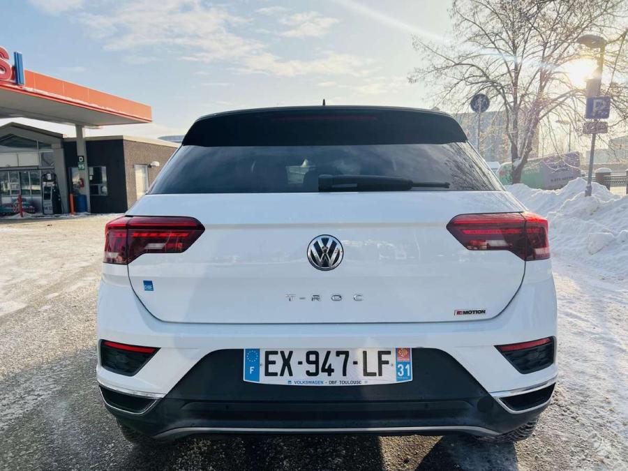 White Volkswagen T-Roc 2019 in Kaunas, with an engine capacity of 2.00 L and mileage of 204 thousand km for 16300 €, photo 11 on AUTOMOTO.COM.LV