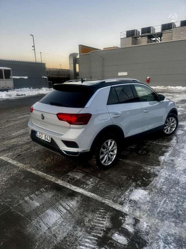 Balts Volkswagen T-Roc 2019 Viļņa, ar dzinēja tilpumu 1.50 L un nobraukumu 115 tūkst. km par 17600 €, foto 1 vietnē AUTOMOTO.COM.LV