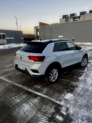 Balts Volkswagen T-Roc 2019 Viļņa, ar dzinēja tilpumu 1.50 L un nobraukumu 115 tūkst. km par 17600 €, foto  vietnē AUTOMOTO.COM.LV