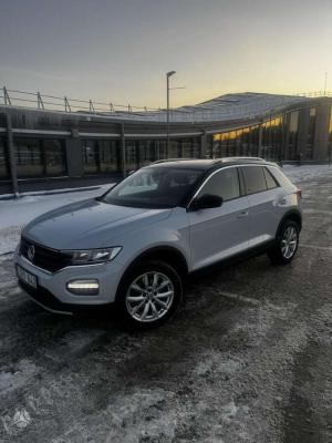 White Volkswagen T-Roc 2019 in Vilnius, with an engine capacity of 1.50 L and mileage of 115 thousand km for 17600 €, photo 2 on AUTOMOTO.COM.LV
