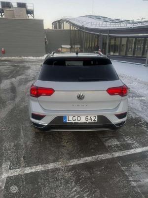 White Volkswagen T-Roc 2019 in Vilnius, with an engine capacity of 1.50 L and mileage of 115 thousand km for 17600 €, photo 3 on AUTOMOTO.COM.LV