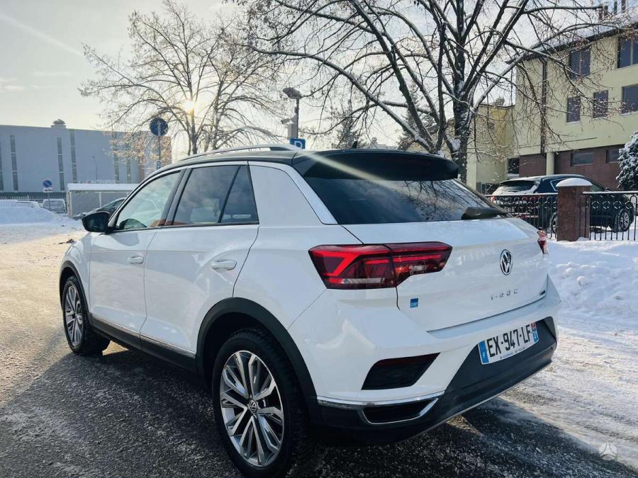 White Volkswagen T-Roc 2019 in Kaunas, with an engine capacity of 2.00 L and mileage of 200 thousand km for 16200 €, photo 8 on AUTOMOTO.COM.LV