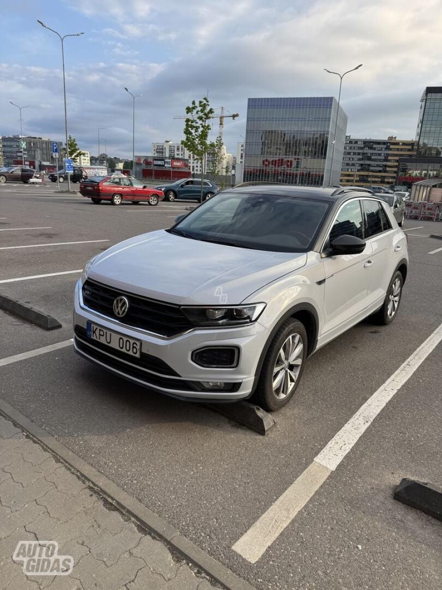 White Volkswagen T-Roc 2019 in Vilnius, with an engine capacity of 2.00 L and mileage of 208 thousand km for 16000 €, photo 3 on AUTOMOTO.COM.LV