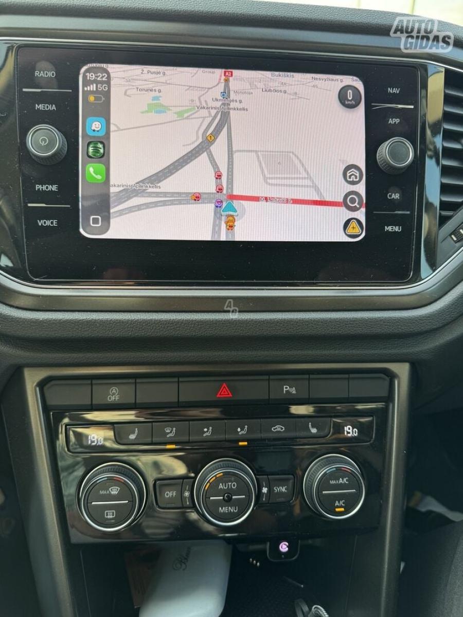 White Volkswagen T-Roc 2019 in Vilnius, with an engine capacity of 2.00 L and mileage of 208 thousand km for 16000 €, photo 8 on AUTOMOTO.COM.LV