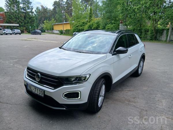 Balts Volkswagen T-Roc 2019 Rīga, ar dzinēja tilpumu 2.00 L un nobraukumu 130 tūkst. km par 16200 €, foto 2 vietnē AUTOMOTO.COM.LV