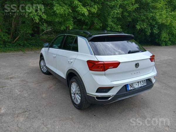 Balts Volkswagen T-Roc 2019 Rīga, ar dzinēja tilpumu 2.00 L un nobraukumu 130 tūkst. km par 16200 €, foto 4 vietnē AUTOMOTO.COM.LV
