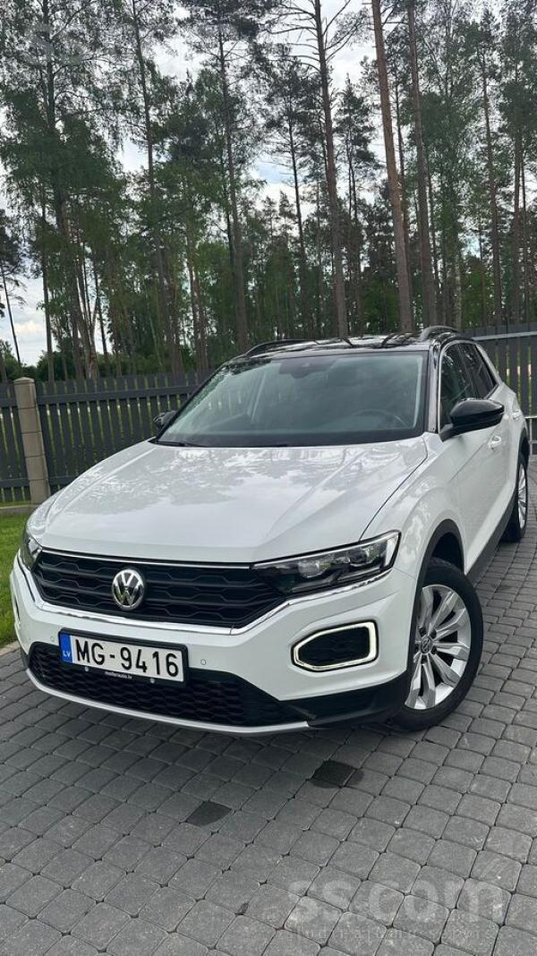 White Volkswagen T-Roc 2019 in Riga, with an engine capacity of 2.00 L and mileage of 73 thousand km for 18500 €, photo 1 on AUTOMOTO.COM.LV