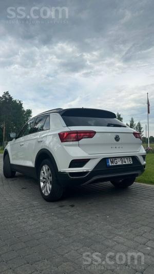 White Volkswagen T-Roc 2019 in Riga, with an engine capacity of 2.00 L and mileage of 73 thousand km for 18500 €, photo 3 on AUTOMOTO.COM.LV