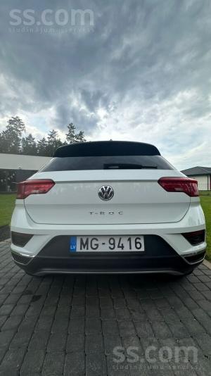 White Volkswagen T-Roc 2019 in Riga, with an engine capacity of 2.00 L and mileage of 73 thousand km for 18500 €, photo 4 on AUTOMOTO.COM.LV
