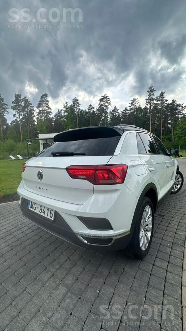 White Volkswagen T-Roc 2019 in Riga, with an engine capacity of 2.00 L and mileage of 73 thousand km for 18500 €, photo 4 on AUTOMOTO.COM.LV
