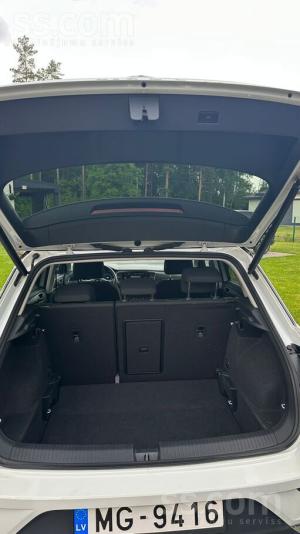 White Volkswagen T-Roc 2019 in Riga, with an engine capacity of 2.00 L and mileage of 73 thousand km for 18500 €, photo 7 on AUTOMOTO.COM.LV