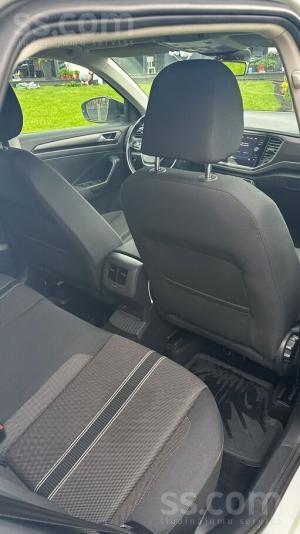 White Volkswagen T-Roc 2019 in Riga, with an engine capacity of 2.00 L and mileage of 73 thousand km for 18500 €, photo 8 on AUTOMOTO.COM.LV